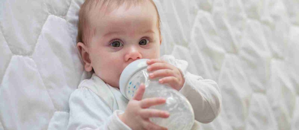 Can Babies Drink Formula Cold? (Should They Only Have it Hot? - Mommy ...